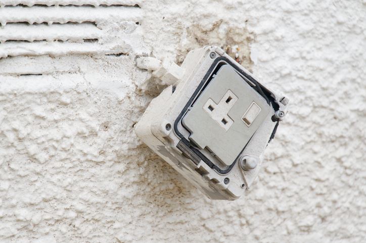 How to Replace a Faulty Light Switch or Outlet
